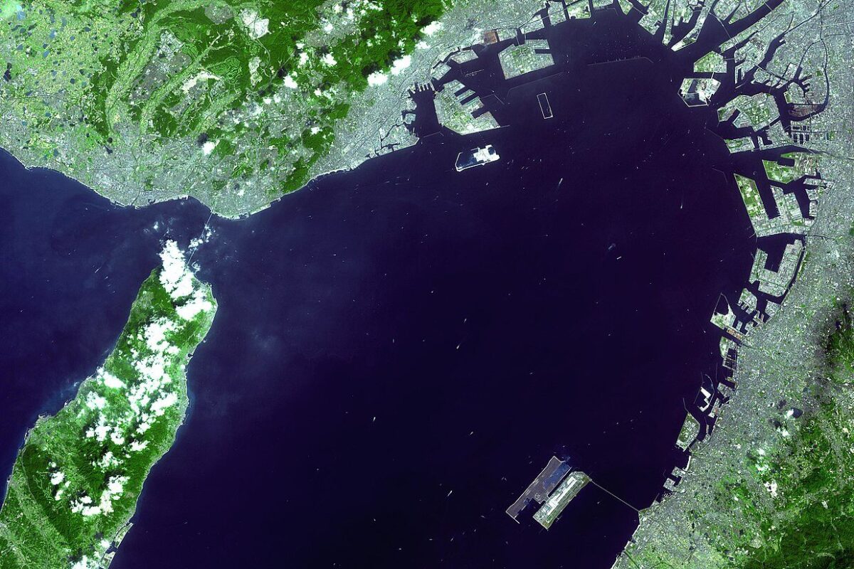 Osaka airport is sinking into the sea at an alarming rate