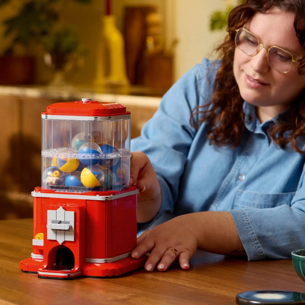 LEGO to release working gachapon machine as new "LEGO Ideas" set