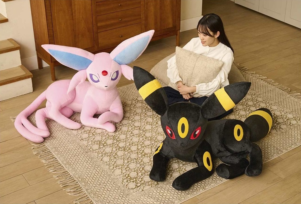 Life-size plushies of Pokémon's Umbreon and Espeon are now on sale